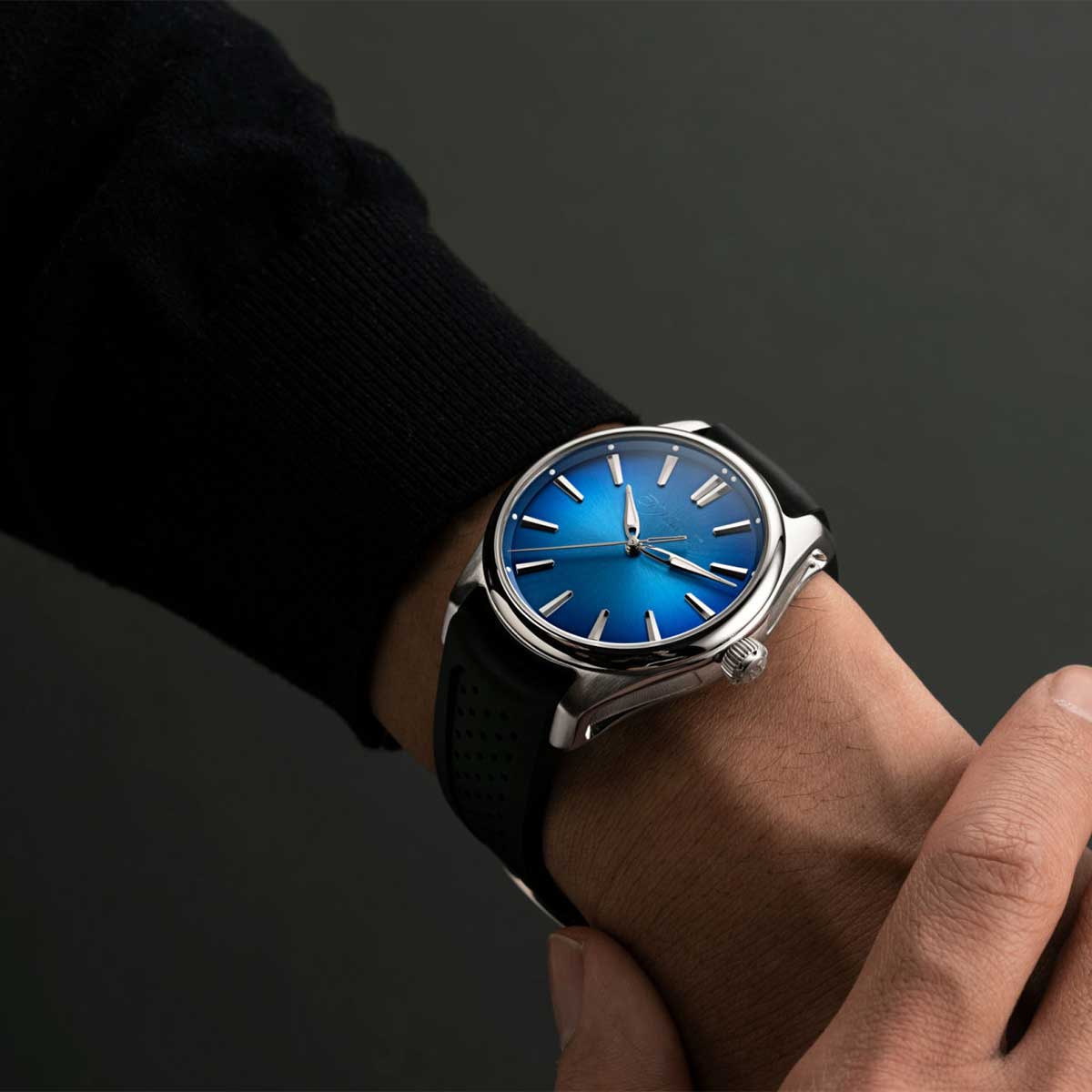 【画像ギャラリー：着用感をチェックする】 - Watch LIFE NEWS｜ウオッチライフを楽しむ時計総合ニュースサイト